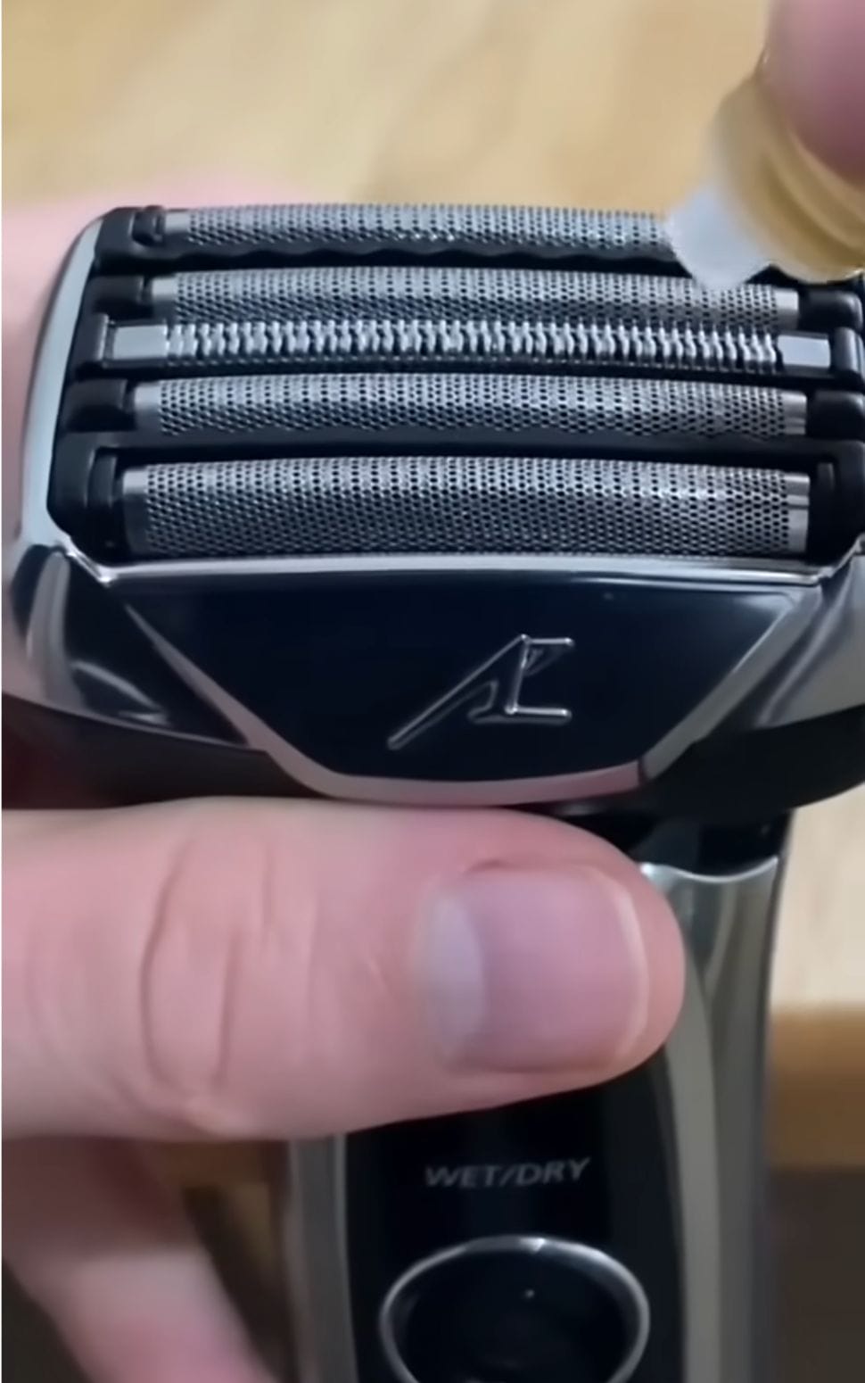 How to Lubricate an Electric Razor - March 2026